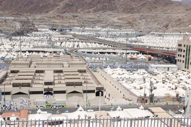 Pilgrims arrive in Mina at the start of their Haj rites