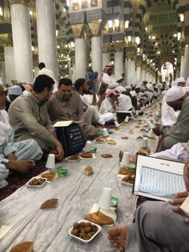 After a hiatus of two years, the Prophet’s Mosque will allow iftar ...
